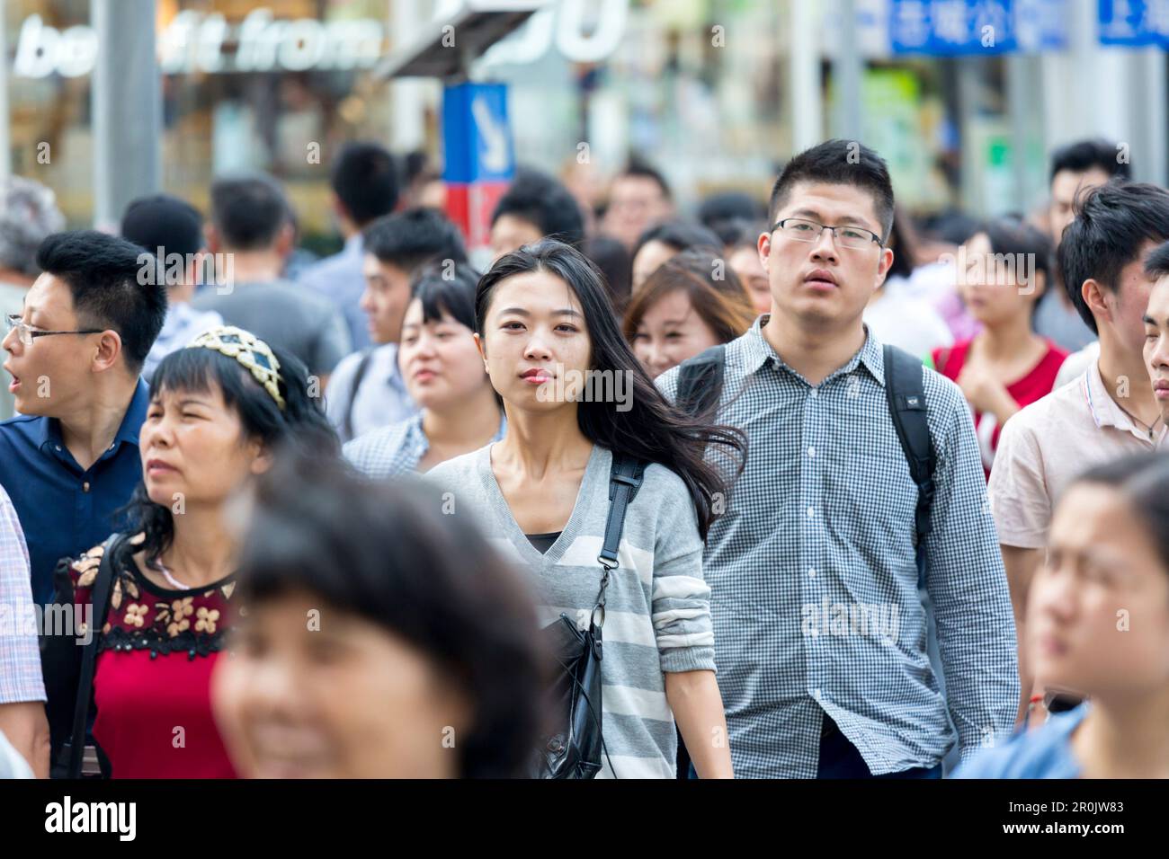 Beautiful women, young man, Chinese crossing a junction, crossroads ...