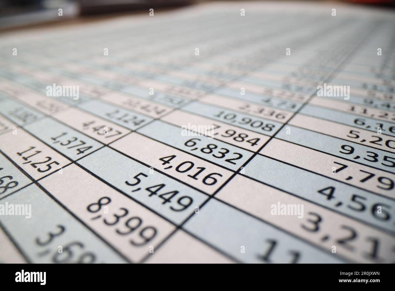 Chart paper columns hi-res stock photography and images - Alamy