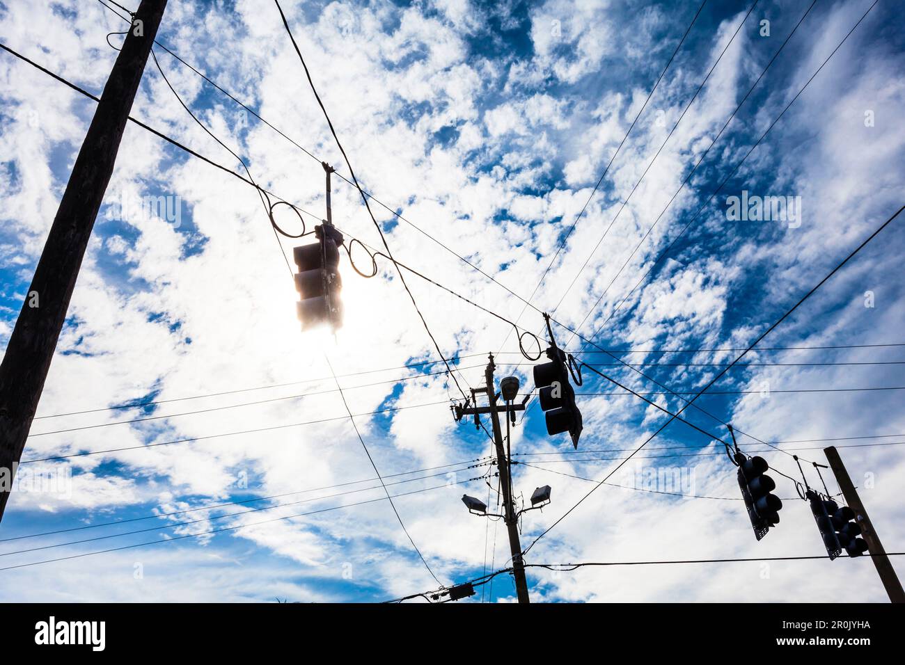 Typical American crossroad with hanging traffic lights in ropes to bold ...