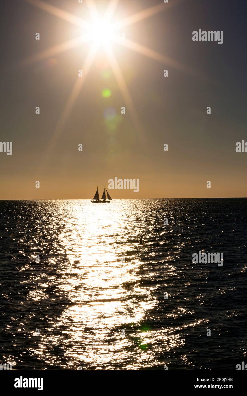 Mizzenmast hi-res stock photography and images - Alamy