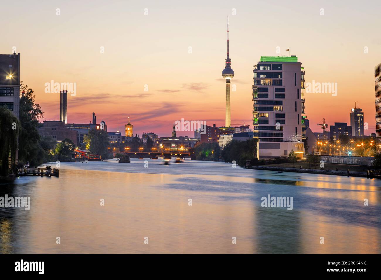 Skyline Berlin, River Spree, Media Spree, Skycraper Living Levels ...