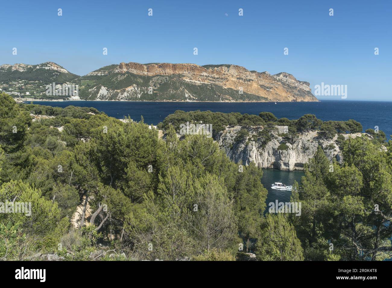 Port Miou, Calanques, Cliff, Cassis, Provence, France Stock Photo - Alamy