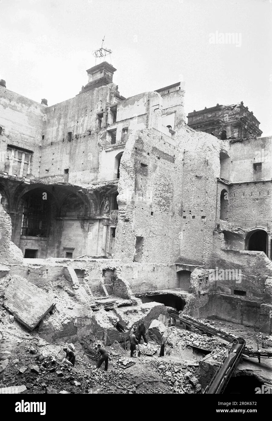 Reichstag hat es eilig - Original-Bildunterschrift: Bei der ...