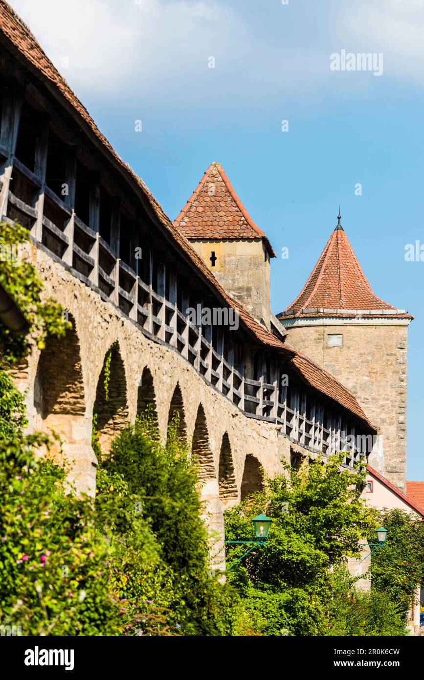 Stadtmauer mit Wehrtuermen, Rothenburg ob der Tauber, Bavaria, Germany ...