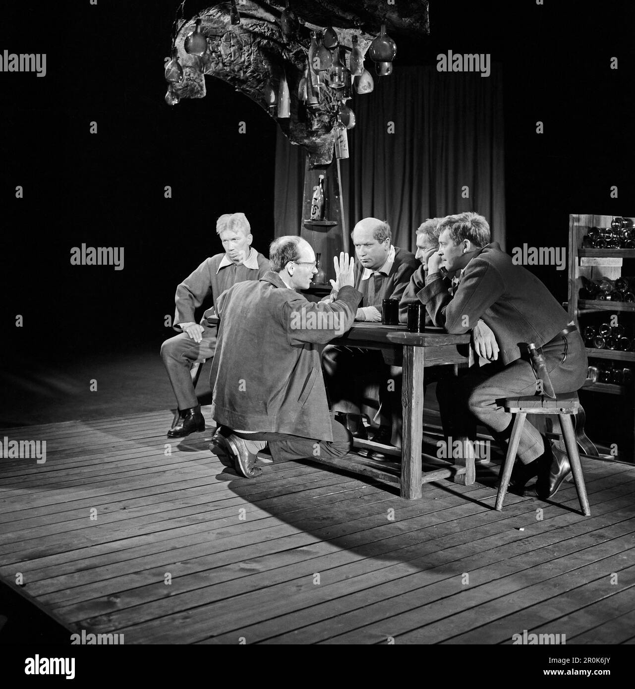 Knieend hi-res stock photography and images - Alamy