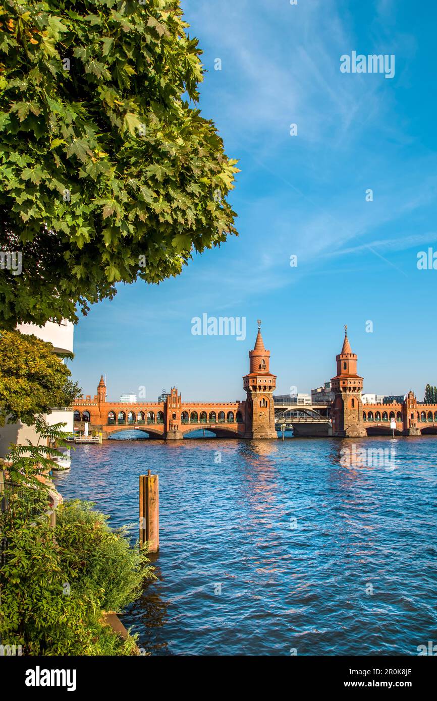 Oberbaum bridge, Friedrichshain-Kreuzberg, Berlin, Germany Stock Photo ...