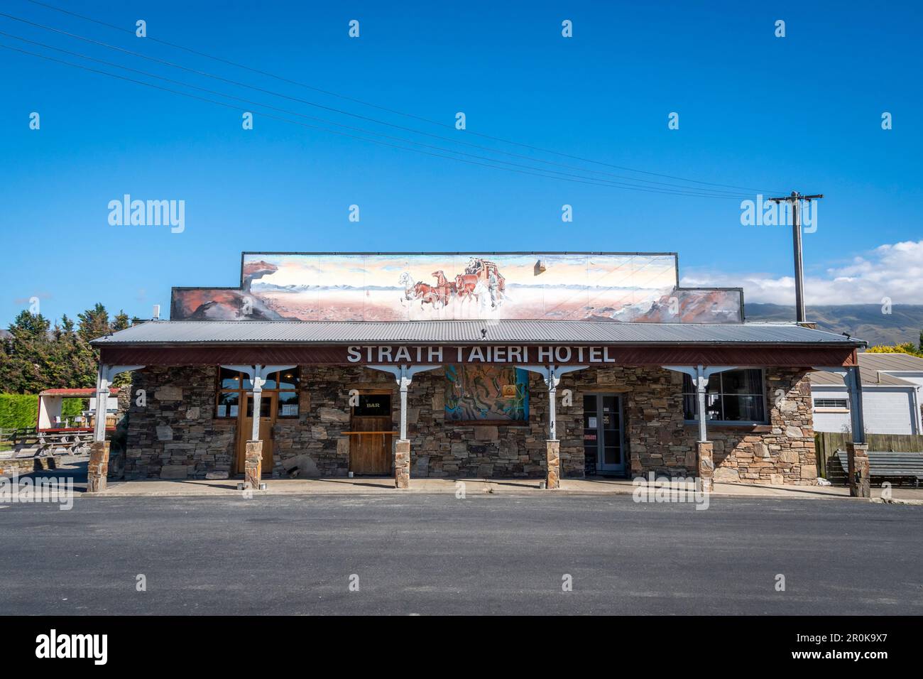Strath taieri hotel hi-res stock photography and images - Alamy