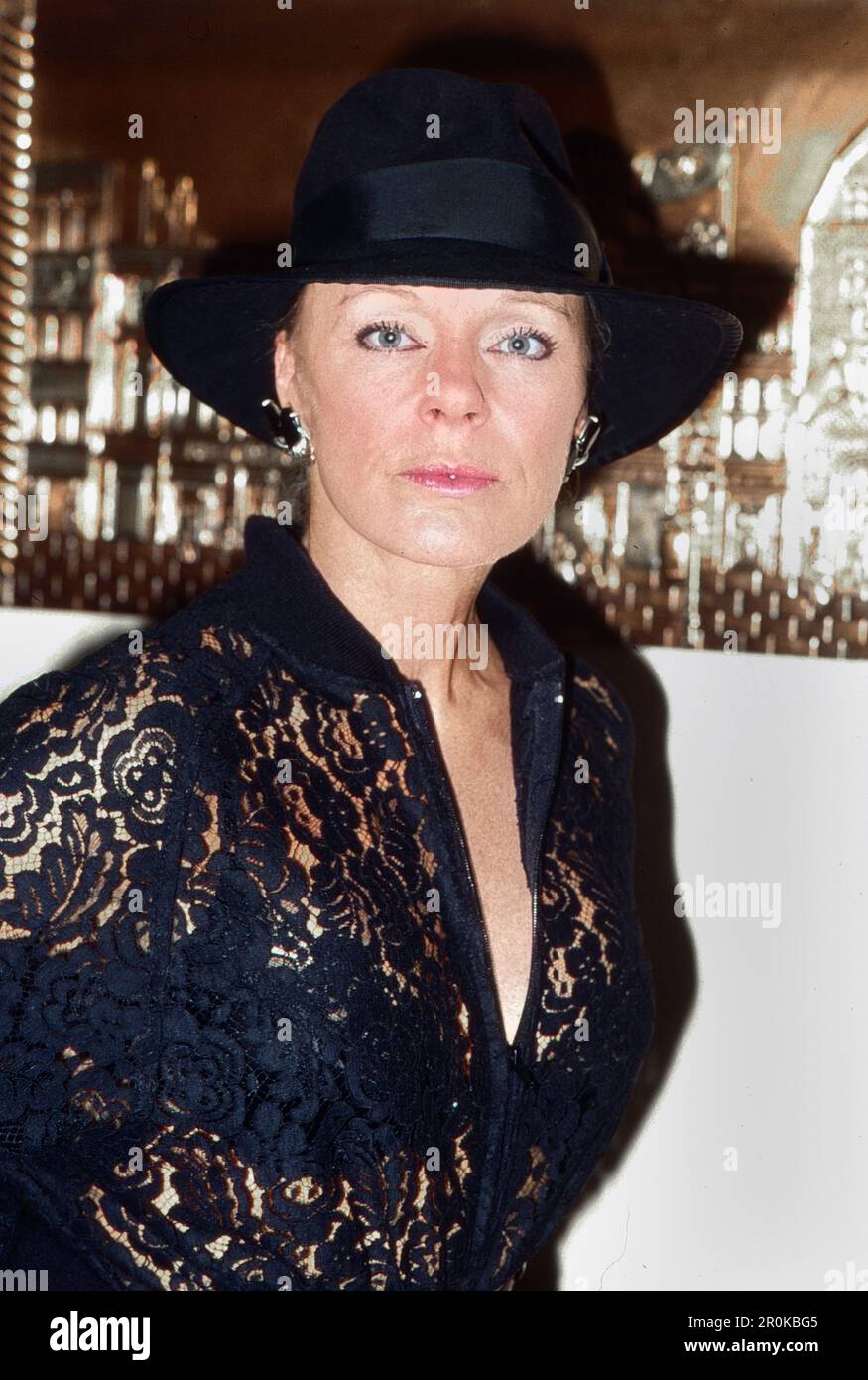 Elke Sommer, deutsche Schauspielerin, bei einer Abendveranstaltung ...