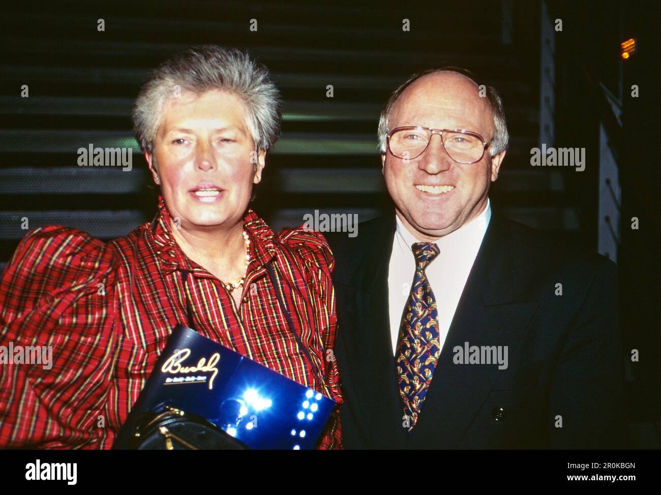 Fußballspieler Uwe Seeler mit Ehefrau Ilka auf einer Abendveranstaltung ...