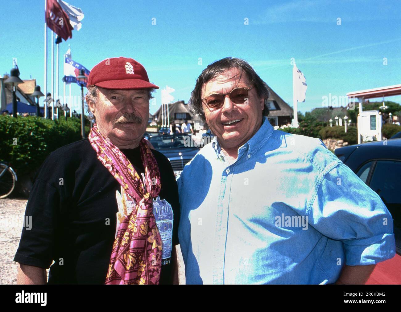 Günther J. Schmidt, Vorstand des Togal-Werks miit Promi-Wirt Rolf ...