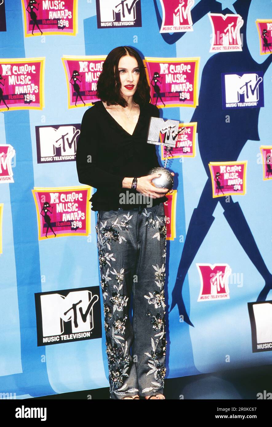 Amerikanische Sängerin Madonna bei den MTV Europe Awards in Mailand ...