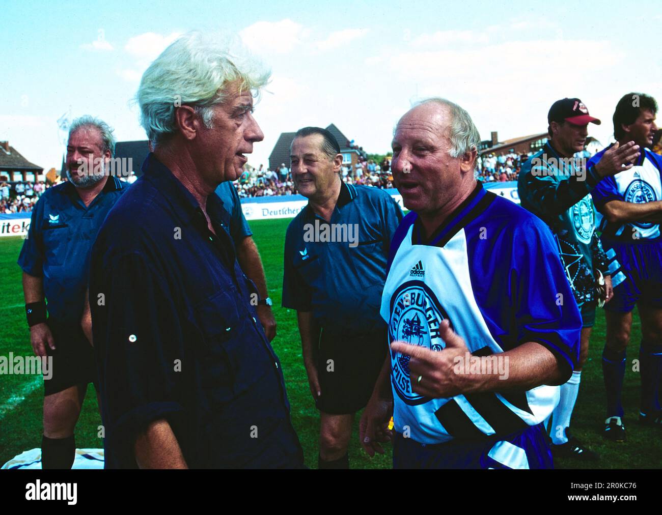 Deutscher Fussballspieler Uwe Seeler (rechts) mit Showmaster Rudi ...