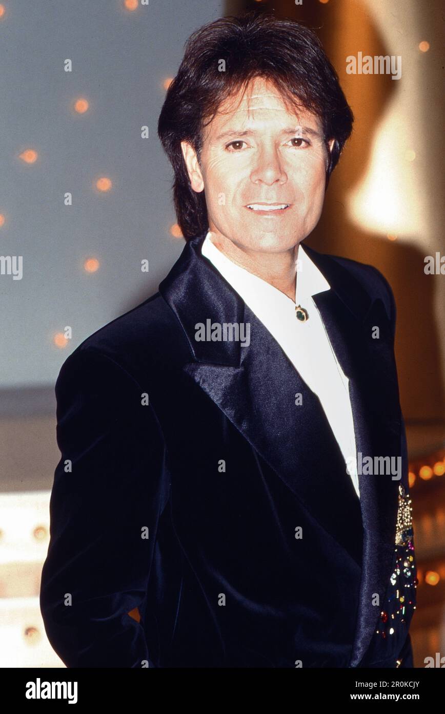 Sir Cliff Richard, britischer Popsänger, bei einem Auftritt ...