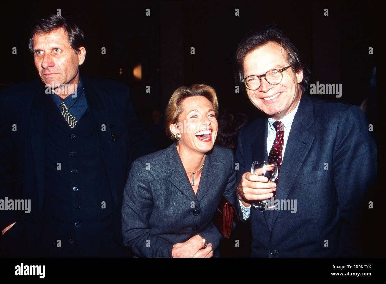 Werner E. Klatten, deutscher Manager (rechts), mit Moderatorin Birgit Schanzen und Journalist ...