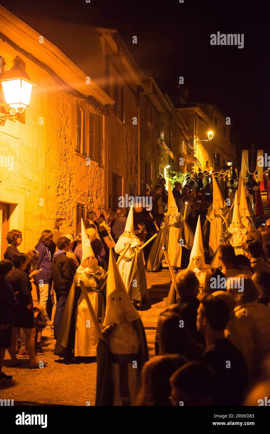 Penitents, Nazarenos, procession in the typical penitential robes ...