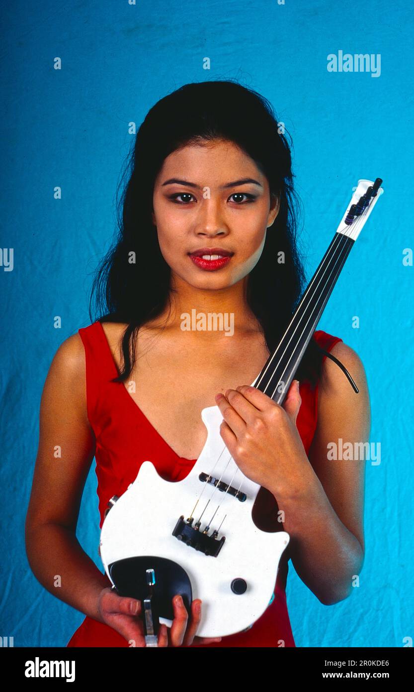 Vanessa-Mae, auch Vanessa-Mae Vanakorn Nicholson, thailändisch-britische Geigerin, Portrait mit ...
