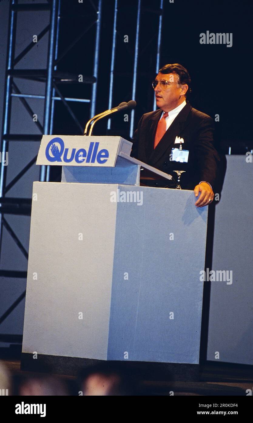 Dr. Klaus Mangold, deutscher Manager, Vorstandsvorsitzender der Quelle ...