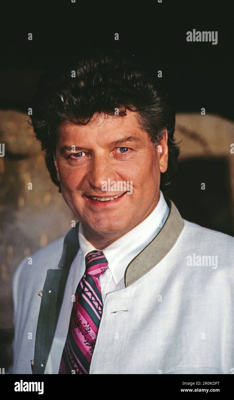 Michael Hartl, deutscher Volksmusik-Sänger und TV-Moderator, Portrait circa 1995 Stock Photo - Alamy