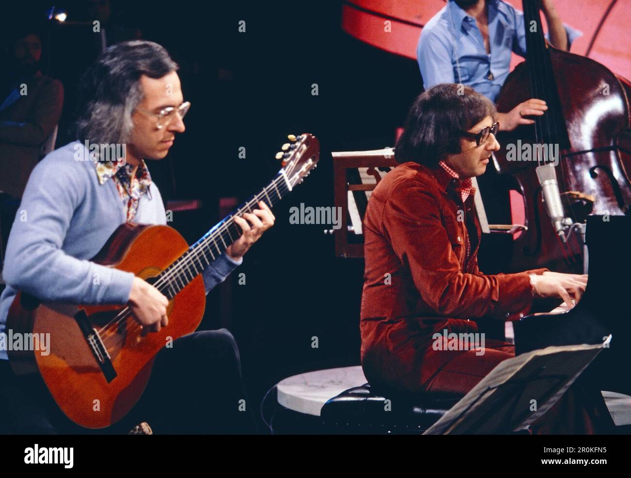 John Williams, australischer Gitarrist der Klassischen Gitarre, spielt ...