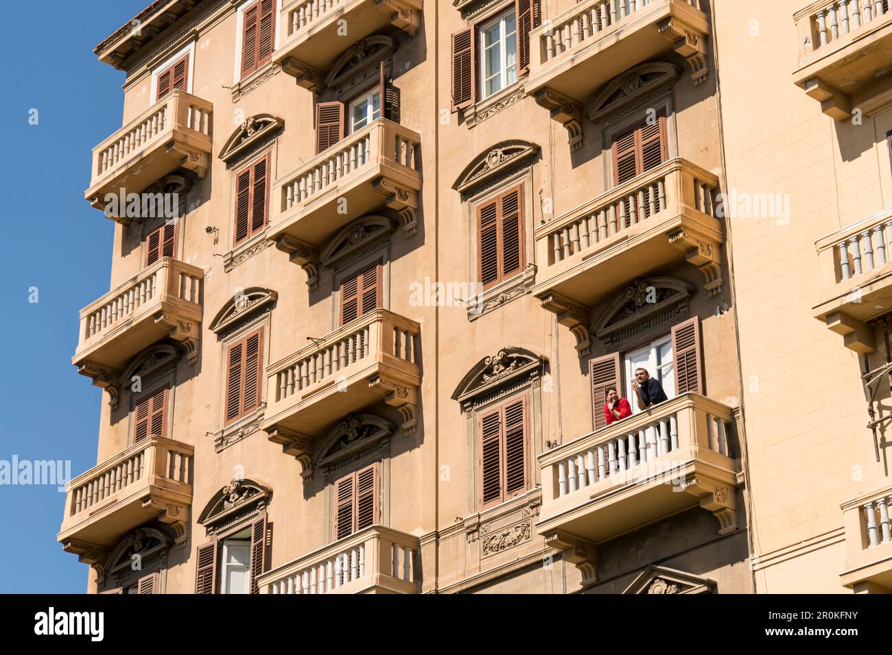 House italian talking hi-res stock photography and images - Alamy