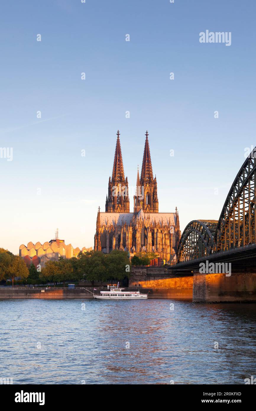 View over the Rhine river to Museum Ludwig, Cologne cathedral and ...