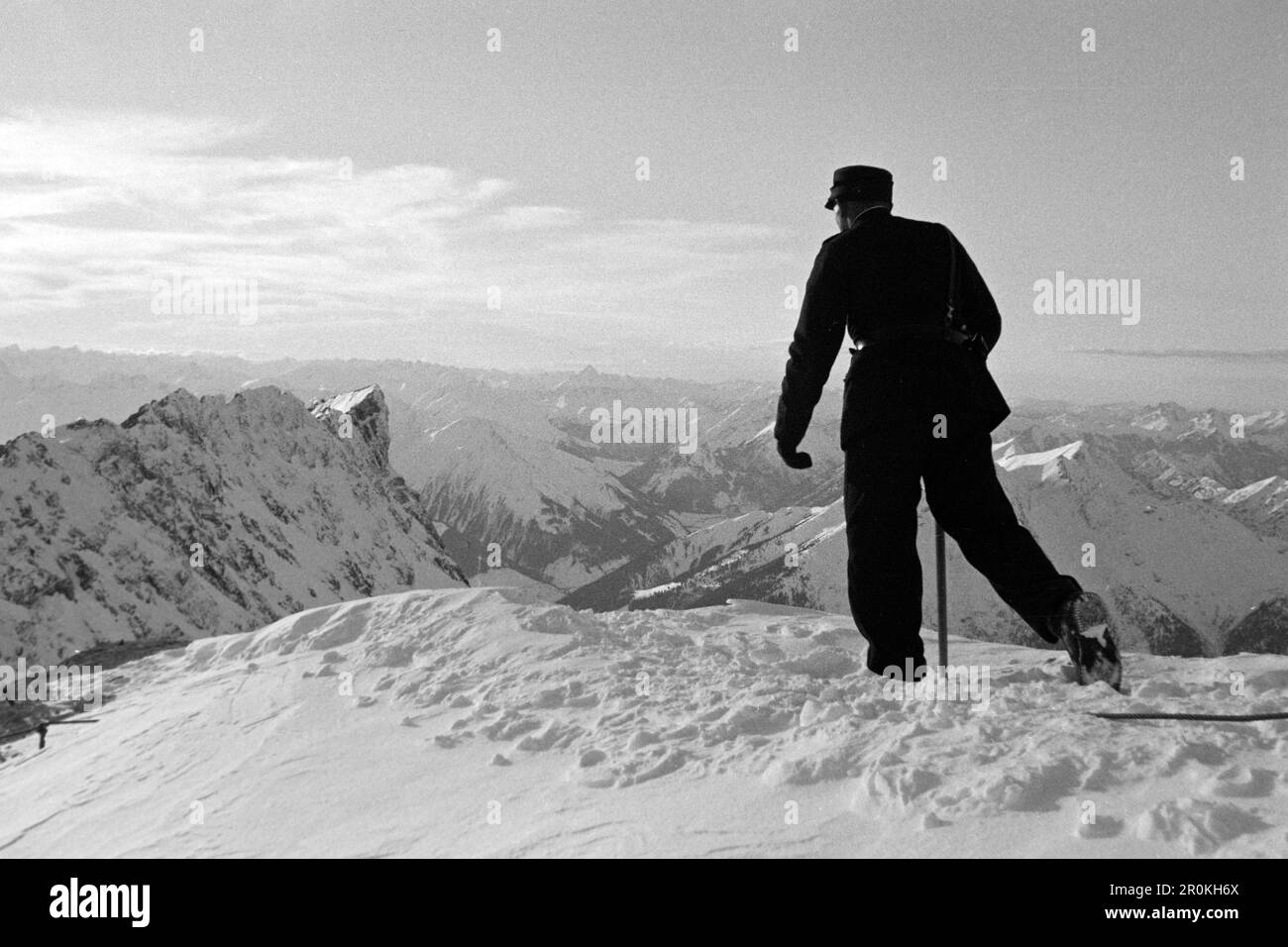 Deutschlands am höchsten stationierter Grenzer, Zugspitze 1936. Germany ...
