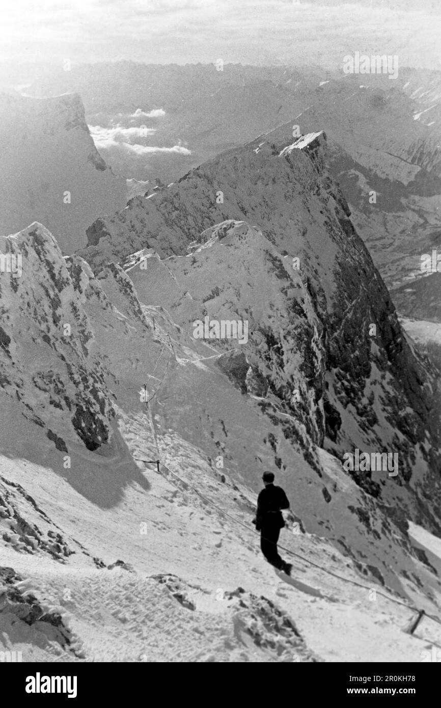 Deutschlands am höchsten stationierter Grenzer, Zugspitze 1936. Germany ...