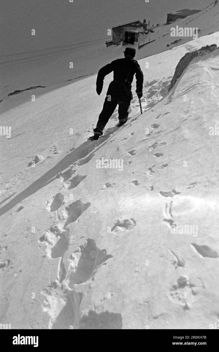 Deutschlands am höchsten stationierter Grenzer, Zugspitze 1936. Germany ...