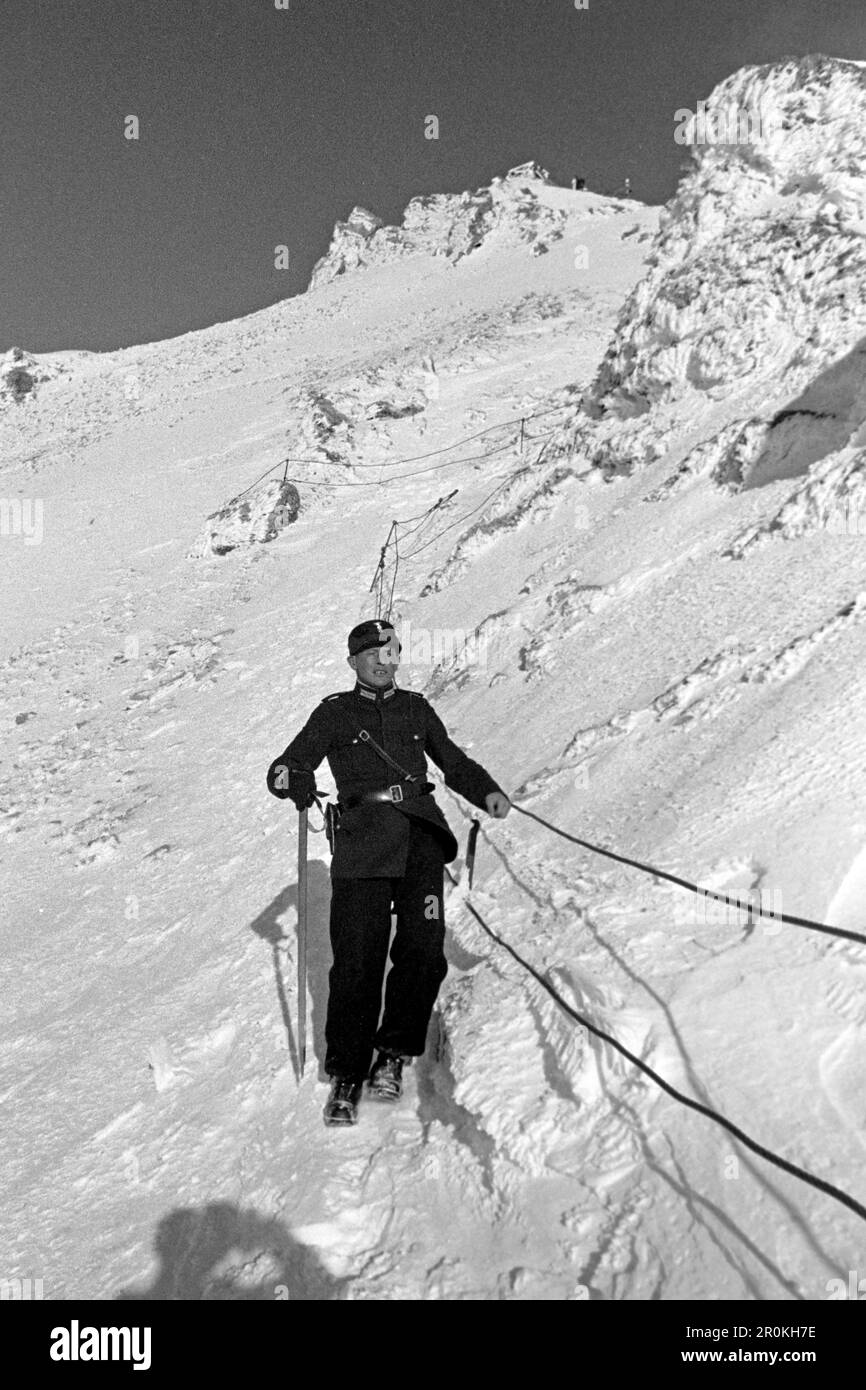 Deutschlands am höchsten stationierter Grenzer, Zugspitze 1936. Germany ...