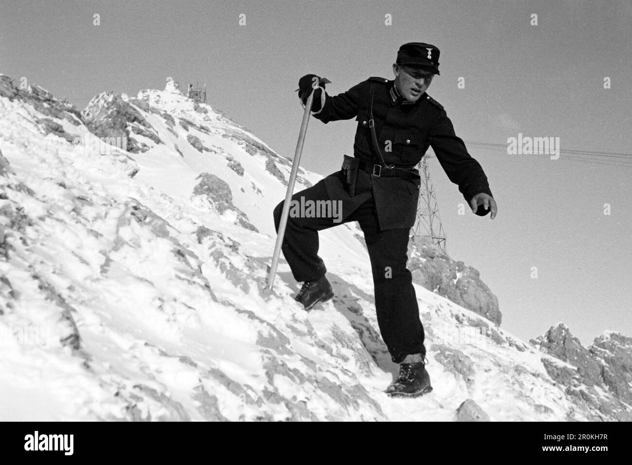 Deutschlands am höchsten stationierter Grenzer, Zugspitze 1936. Germany ...