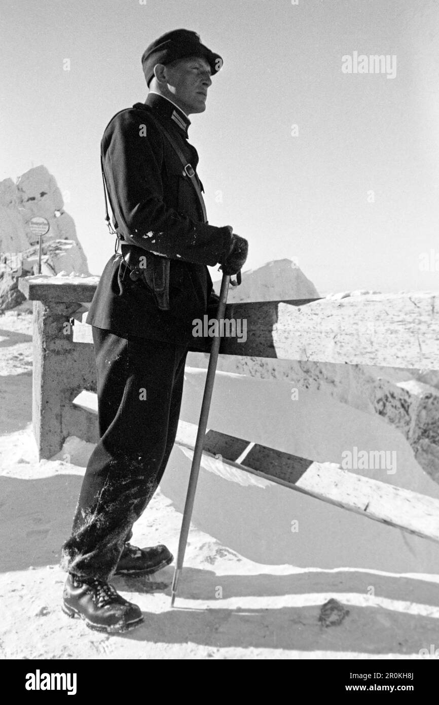 Deutschlands am höchsten stationierter Grenzer, Zugspitze 1936. Germany ...