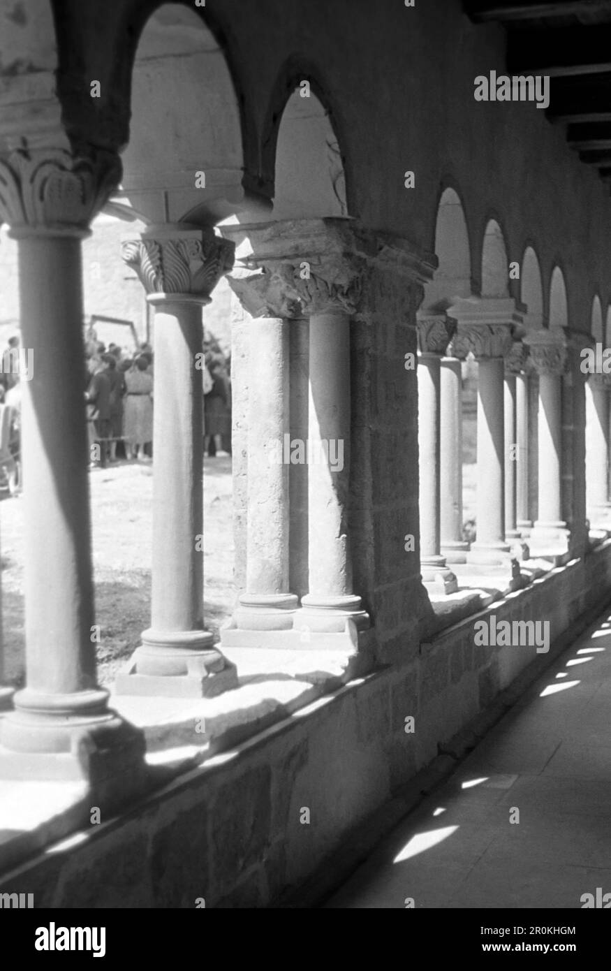 Columned windows Black and White Stock Photos & Images - Alamy