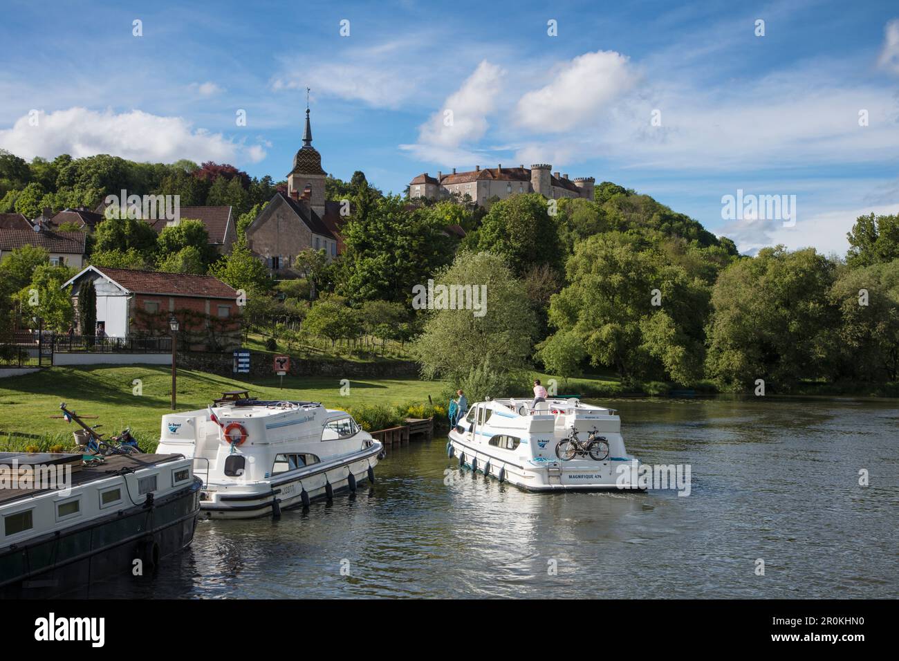 Le Boat Magnifique houseboat during cruise on Petit Saône river ...