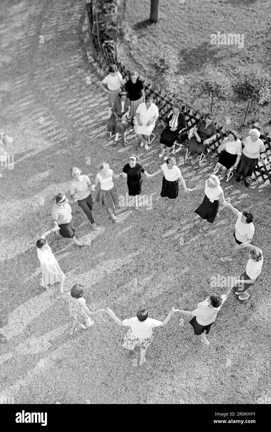 60's dance black and white hi-res stock photography and images - Alamy