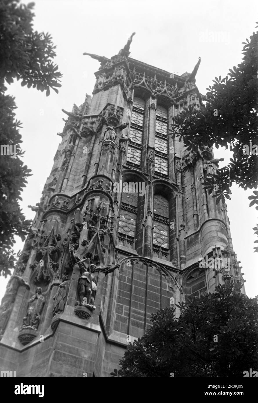 Tour Saint Jacques, Paris 1940. Saint James' Tower, Paris 1940 Stock ...