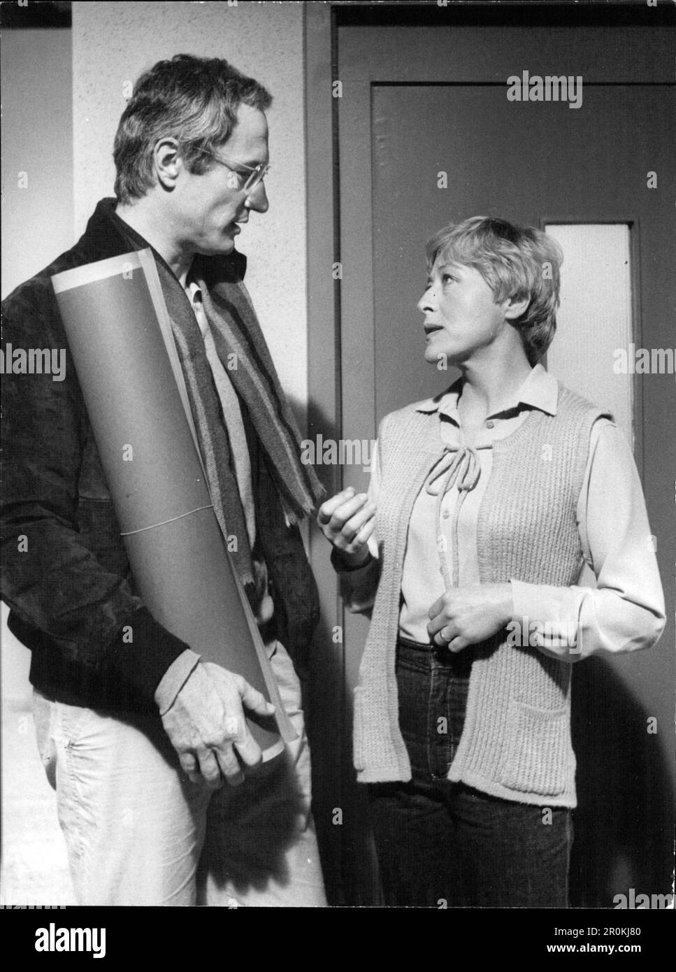 Karriere zu zweit - Die Nachbarin (Ruth Kähler) stellt Tom (Hans Jörg ...