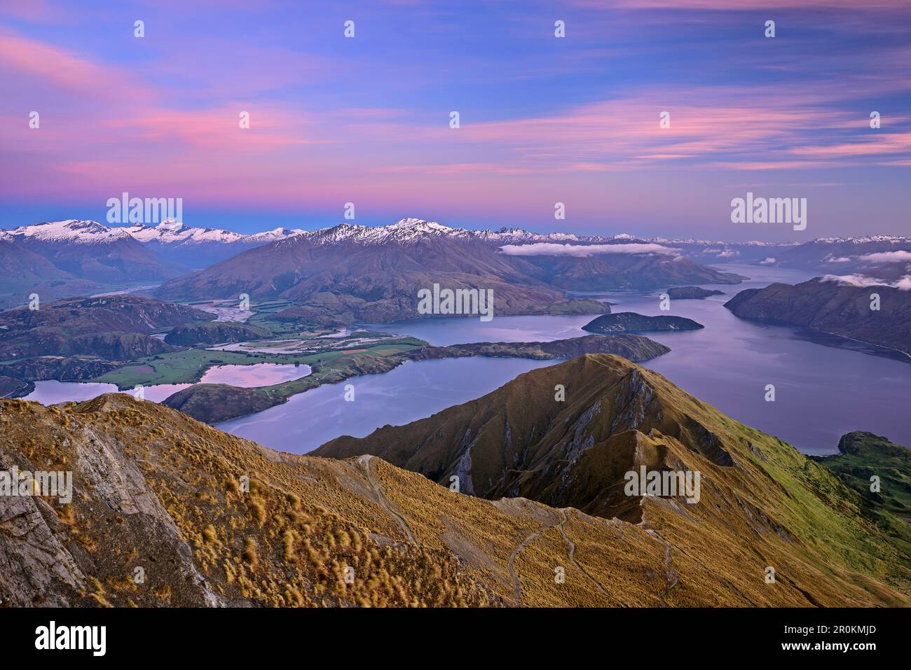 Lake Wanaka and Mount Aspiring at dawn, Roys Peak, Harris Mountains ...