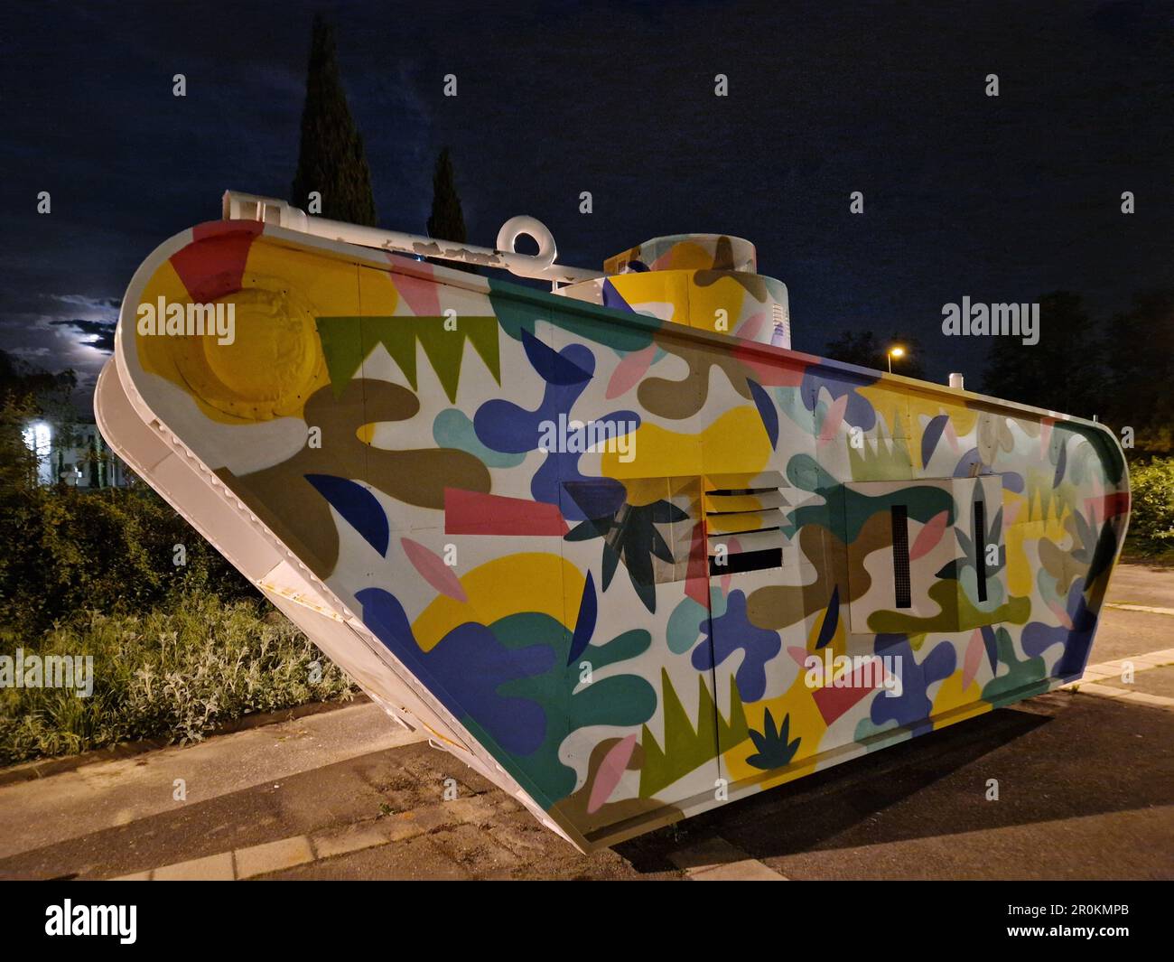 Fake military tank, Dance Biennal defile, Albert Camus cultural hall ...