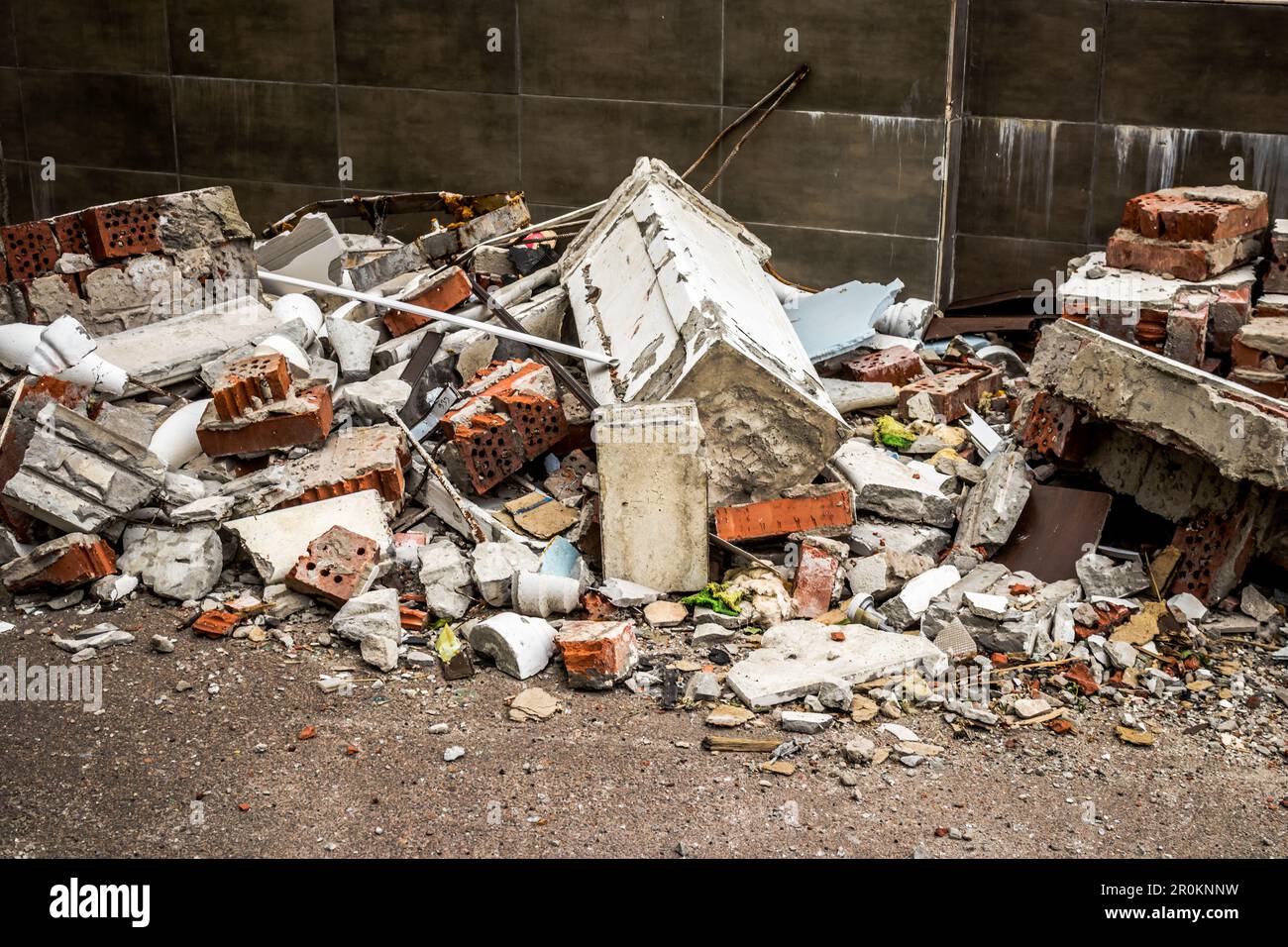 An uninhabited building in a residential area of Sloviansk was hit hard ...