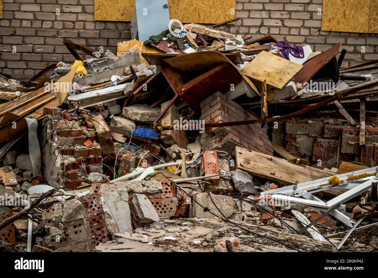 An uninhabited building in a residential area of Sloviansk was hit hard ...