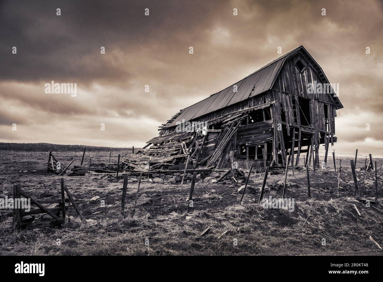 USA, Oregon, Joseph, an old barn along the road that leads to the ...