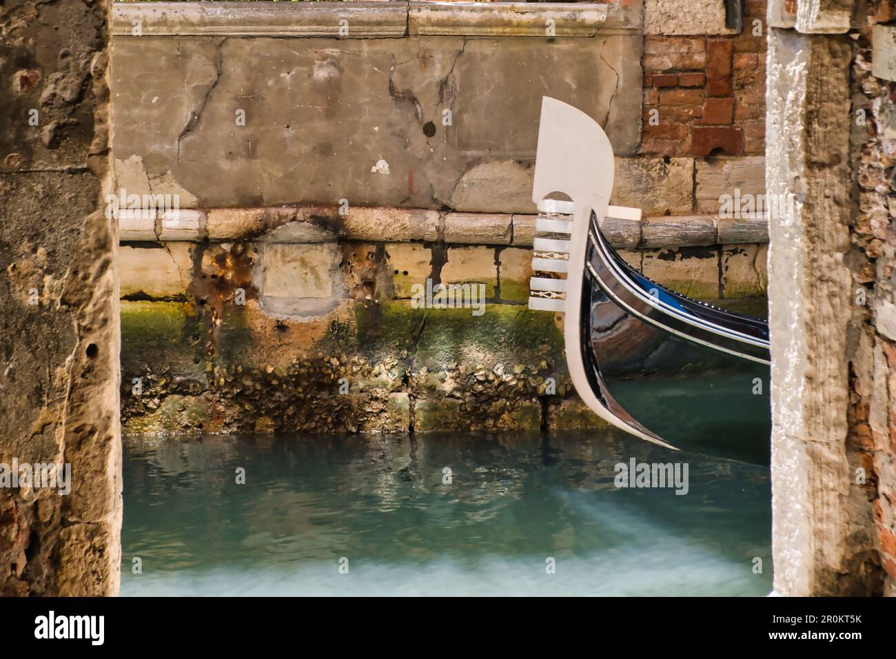 Prow detail of a gondola, venetian symbol Stock Photo - Alamy