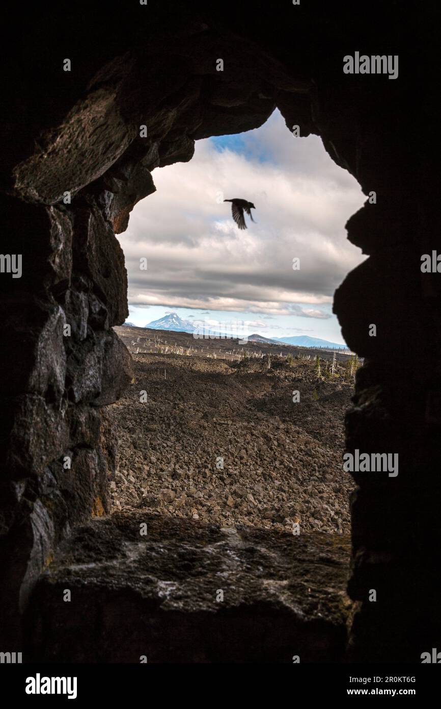 USA, Oregon, Oregon Cascades, view of Mount Jefferson from the top of ...
