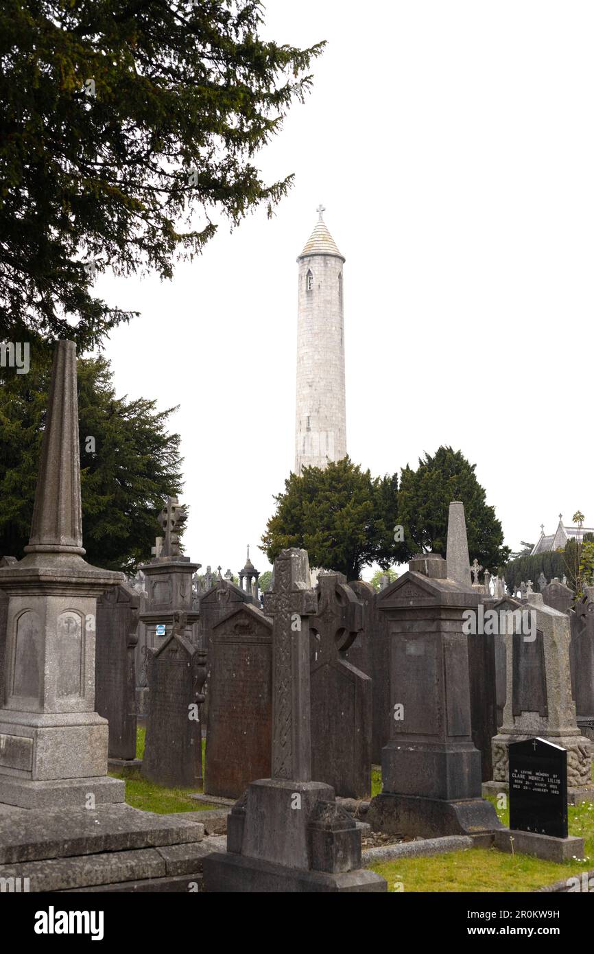 The O'Connell Tower, and graves at Glasnevin Cemetery in Dublin ...