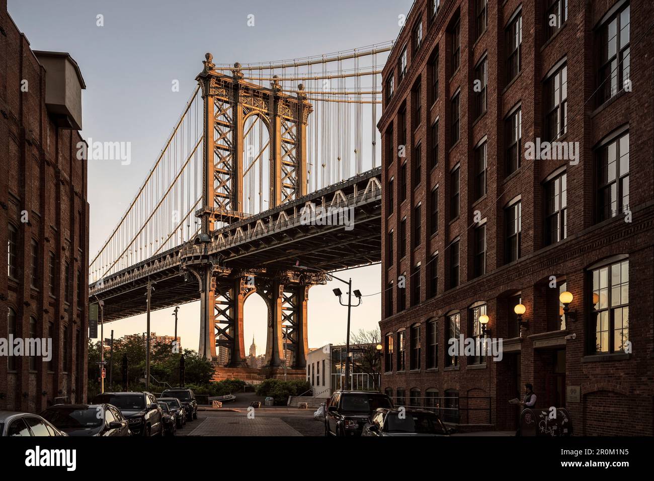 Iconic view at Washington Bridge and Empire State Building, DUMBO ...