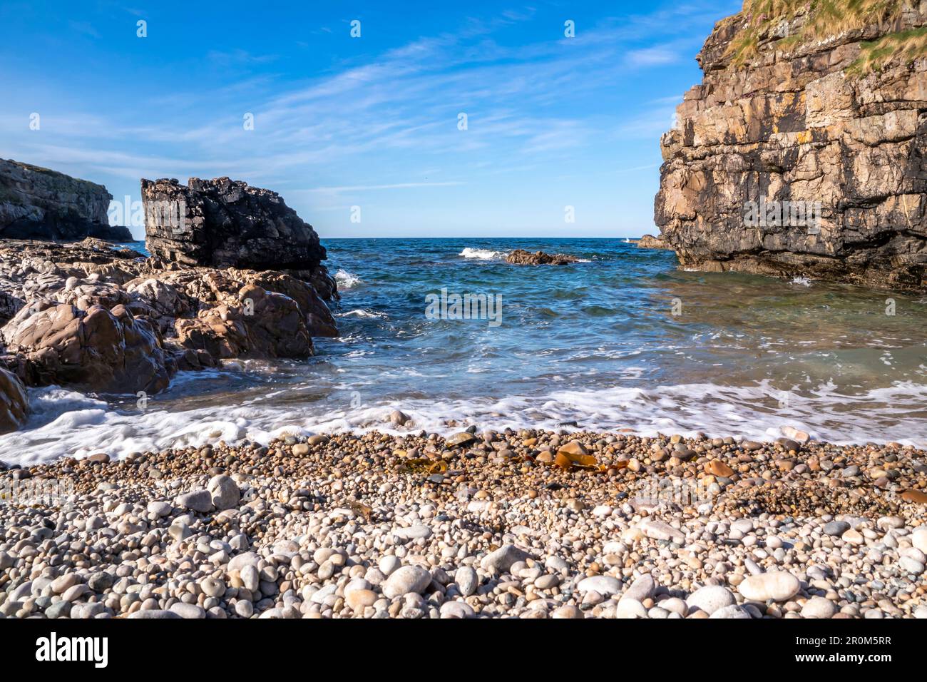 The beach next to the Great Pollet Sea Arch, Fanad Peninsula, County Donegal, Ireland Stock ...