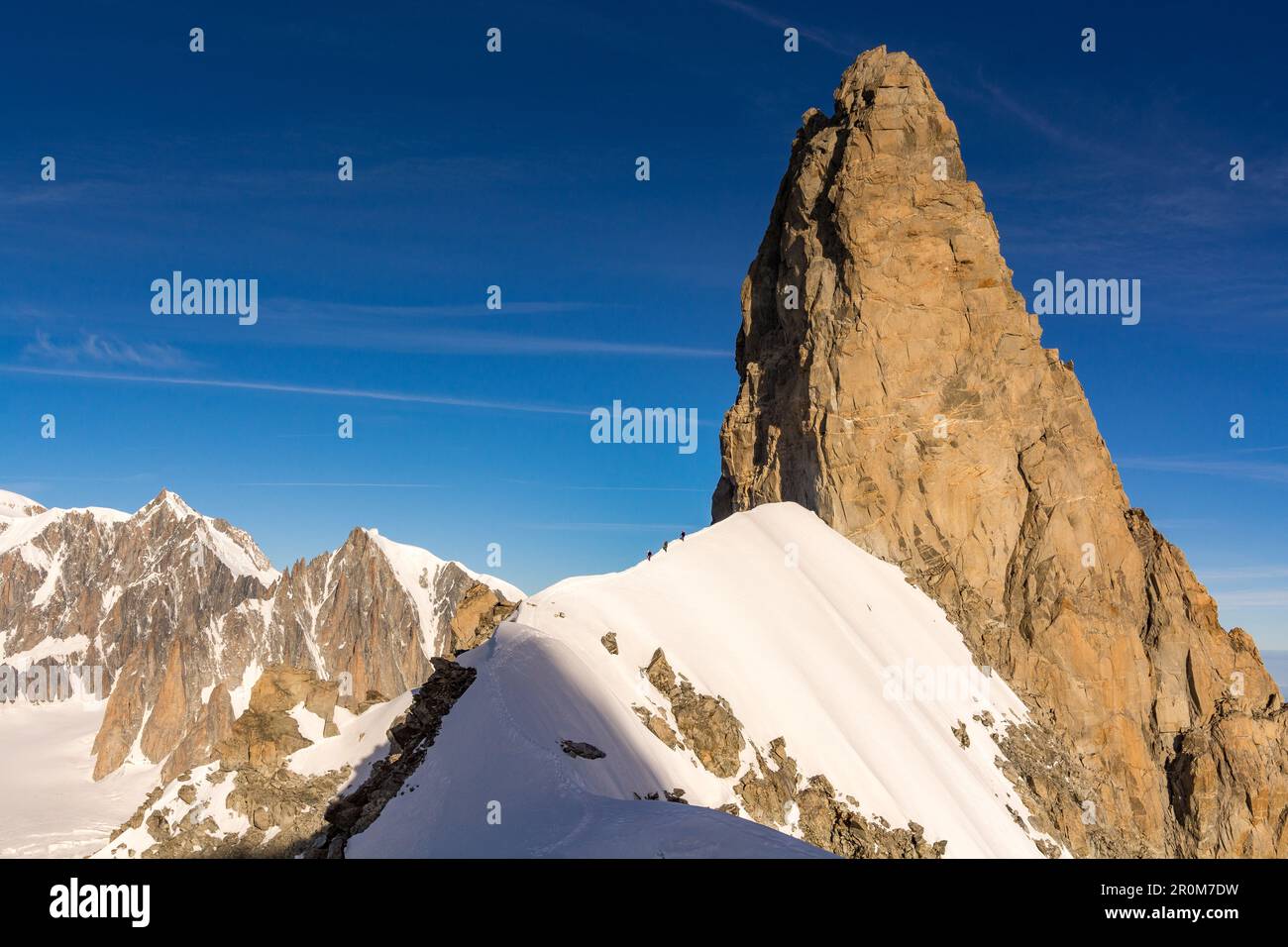 Climbers at the beginning of Rochefortgrat below the Dent du Geant ...