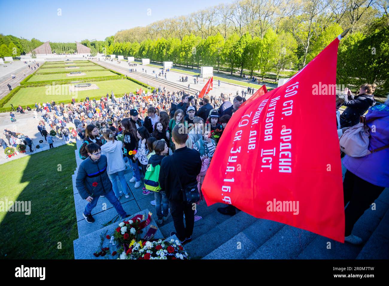 Berlin, Germany. 09th May, 2023. Visitors stand on the steps of the ...