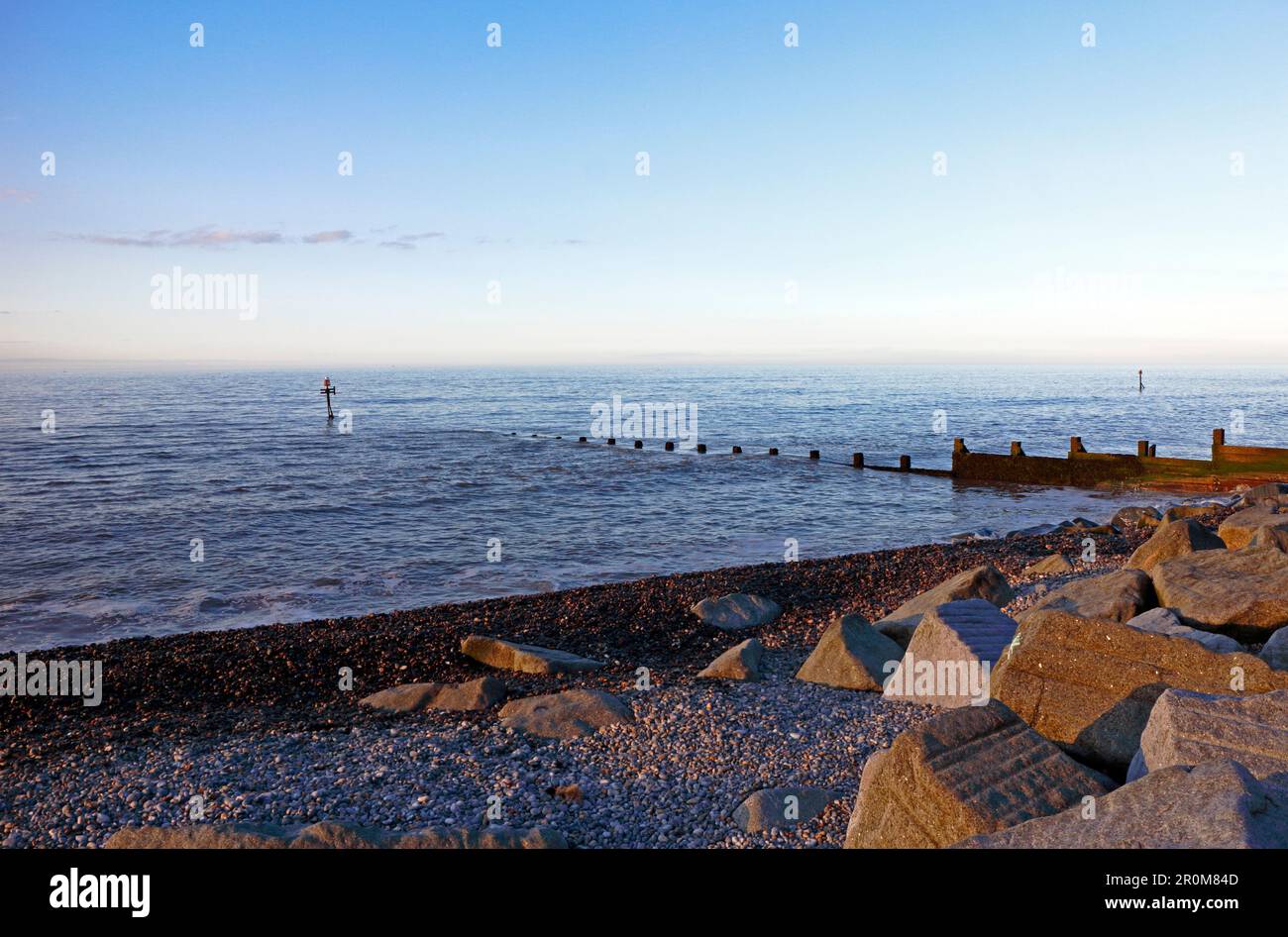 View shingle beach sea defences hi-res stock photography and images - Alamy