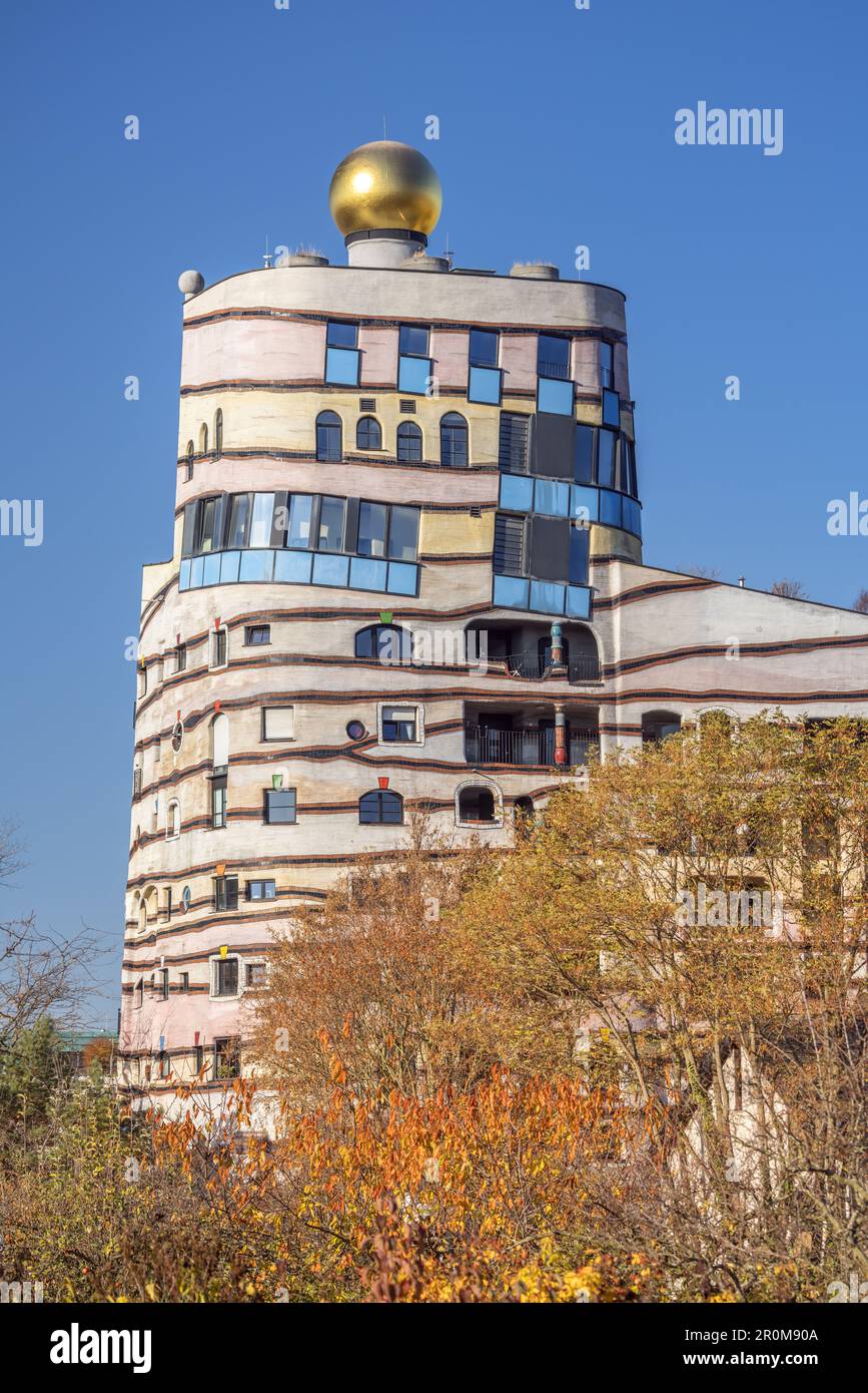 Hundertwasserhaus "Waldspirale" in the Bürgerparkviertel, Darmstadt ...